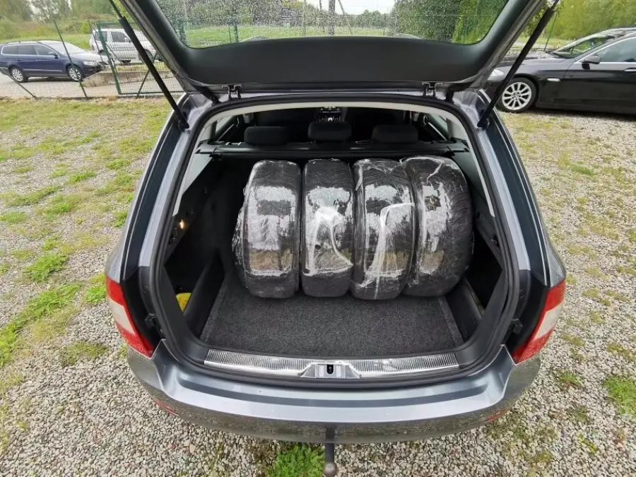 Grey Skoda SuperB 2012 in Kuldiga, with an engine capacity of 1.60 L and mileage of 256 thousand km for 6500 €, photo 17 on AUTOMOTO.COM.LV