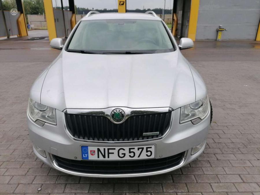 Pelēks Skoda SuperB 2012 Kauņa, ar dzinēja tilpumu 1.60 L un nobraukumu 296 tūkst. km par 4800 €, foto 4 vietnē AUTOMOTO.COM.LV