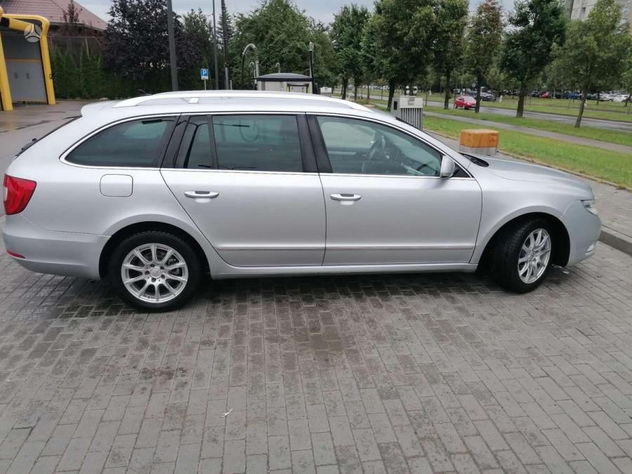 Pelēks Skoda SuperB 2012 Kauņa, ar dzinēja tilpumu 1.60 L un nobraukumu 296 tūkst. km par 4800 €, foto 5 vietnē AUTOMOTO.COM.LV