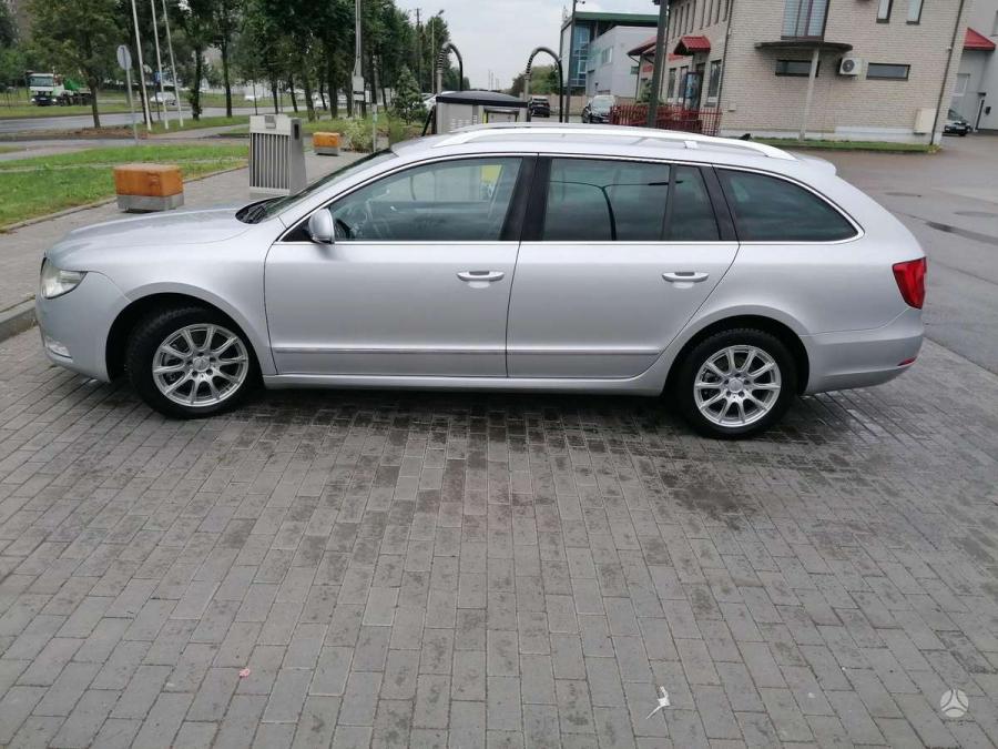 Pelēks Skoda SuperB 2012 Kauņa, ar dzinēja tilpumu 1.60 L un nobraukumu 296 tūkst. km par 4800 €, foto 6 vietnē AUTOMOTO.COM.LV
