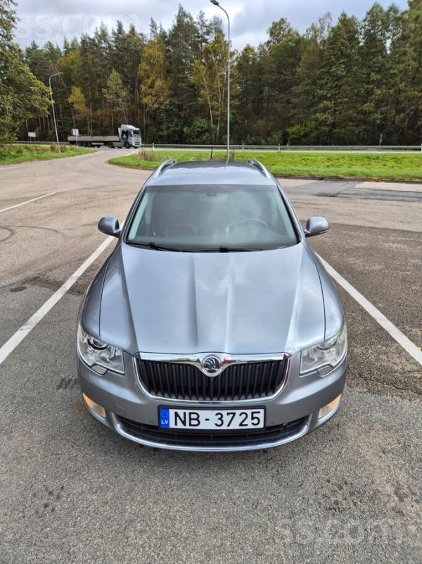 Skoda SuperB 2012 Rīga vietnē Pelēks Skoda SuperB 2012 Rīga, ar dzinēja tilpumu 2.00 L un nobraukumu 285 tūkst. km par 4350 €, foto 3 vietnē AUTOMOTO.COM.LV