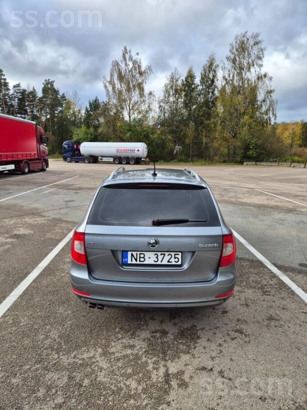 Skoda SuperB 2012 Rīga vietnē Pelēks Skoda SuperB 2012 Rīga, ar dzinēja tilpumu 2.00 L un nobraukumu 285 tūkst. km par 4350 €, foto 6 vietnē AUTOMOTO.COM.LV