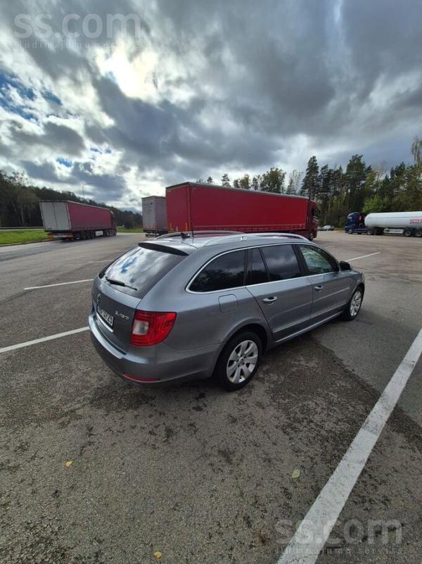 Skoda SuperB 2012 Rīga vietnē Pelēks Skoda SuperB 2012 Rīga, ar dzinēja tilpumu 2.00 L un nobraukumu 285 tūkst. km par 4350 €, foto 7 vietnē AUTOMOTO.COM.LV