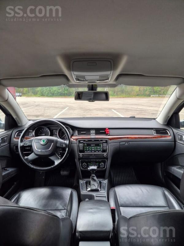 Skoda SuperB 2012 Rīga vietnē Pelēks Skoda SuperB 2012 Rīga, ar dzinēja tilpumu 2.00 L un nobraukumu 285 tūkst. km par 4350 €, foto 9 vietnē AUTOMOTO.COM.LV