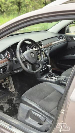 Pelēks Skoda SuperB 2013 Panevēža, ar dzinēja tilpumu 2.00 L un nobraukumu 623 tūkst. km par 3200 €, foto 11 vietnē AUTOMOTO.COM.LV