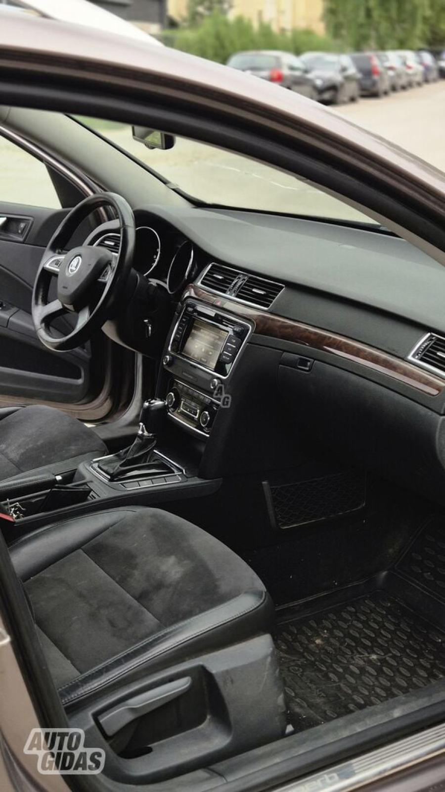 Pelēks Skoda SuperB 2013 Panevēža, ar dzinēja tilpumu 2.00 L un nobraukumu 623 tūkst. km par 3200 €, foto 15 vietnē AUTOMOTO.COM.LV