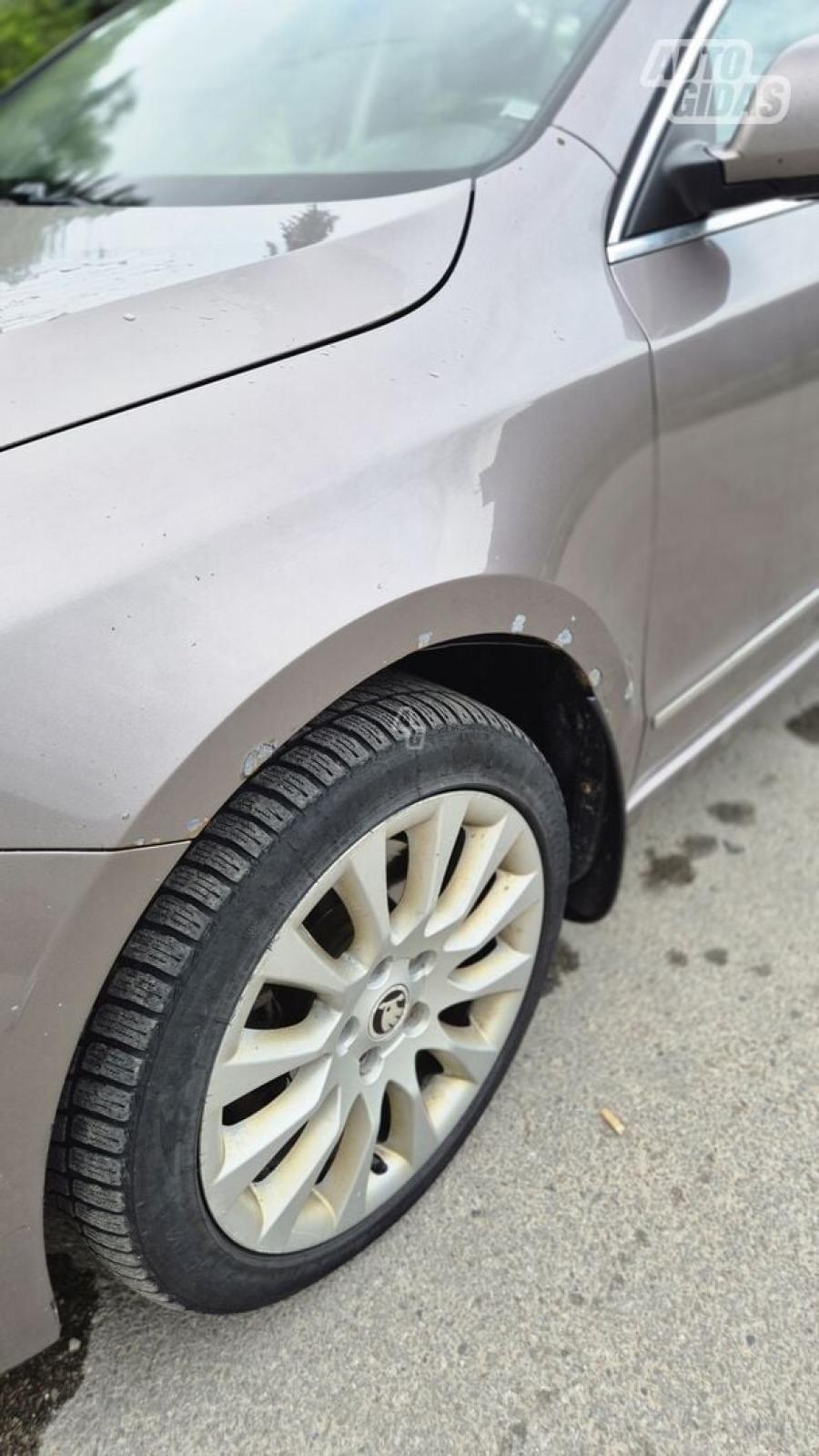Pelēks Skoda SuperB 2013 Panevēža, ar dzinēja tilpumu 2.00 L un nobraukumu 623 tūkst. km par 3200 €, foto 23 vietnē AUTOMOTO.COM.LV