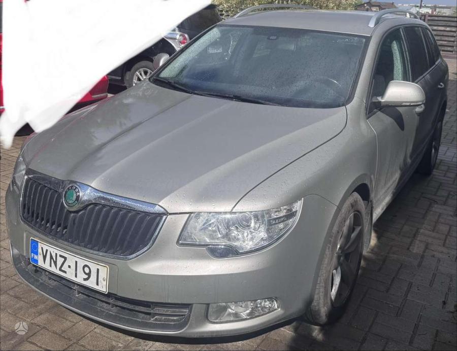 Pelēks Skoda SuperB 2013 Panevēža, ar dzinēja tilpumu 2.00 L un nobraukumu 330 tūkst. km par 3999 €, foto 3 vietnē AUTOMOTO.COM.LV