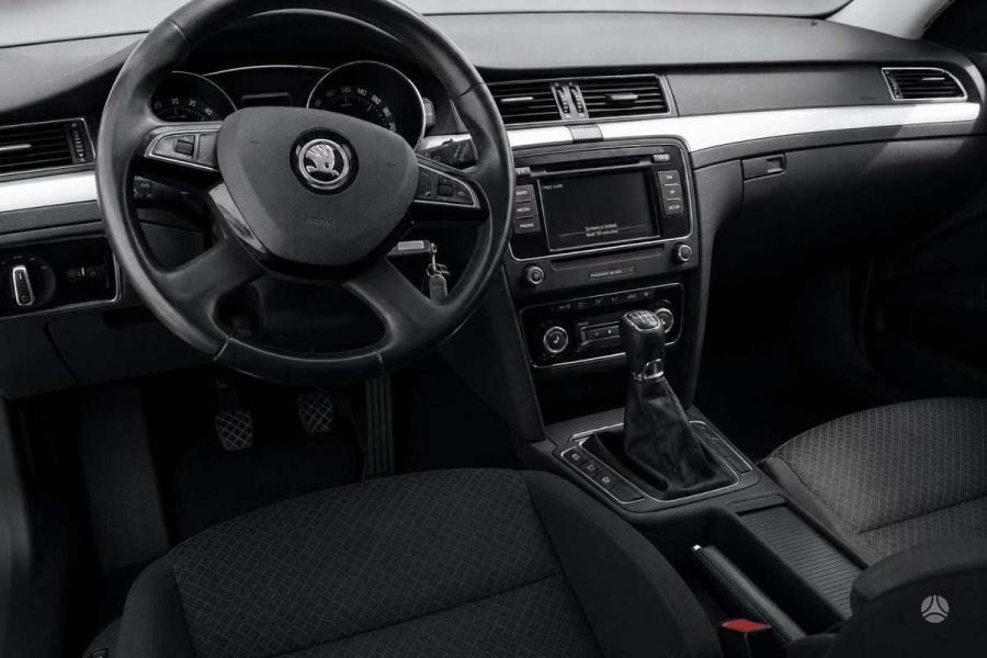 Pelēks Skoda SuperB 2013 Viļņa, ar dzinēja tilpumu 1.60 L un nobraukumu 308 tūkst. km par 7390 €, foto 5 vietnē AUTOMOTO.COM.LV