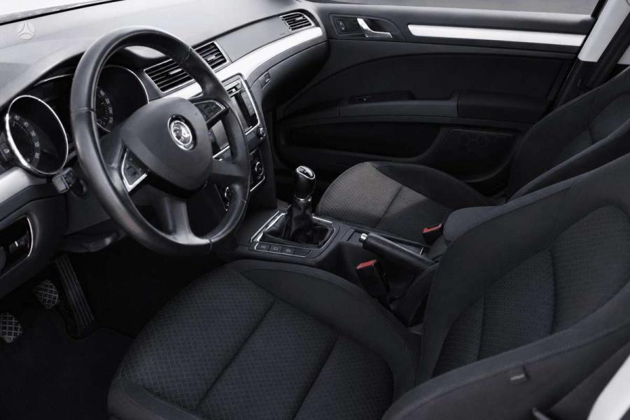 Pelēks Skoda SuperB 2013 Viļņa, ar dzinēja tilpumu 1.60 L un nobraukumu 308 tūkst. km par 7390 €, foto 6 vietnē AUTOMOTO.COM.LV