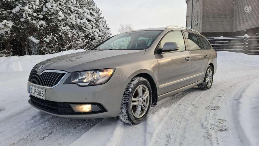 Pelēks Skoda SuperB 2014 Telšiai, ar dzinēja tilpumu 2.00 L un nobraukumu 378 tūkst. km par 5200 €, foto 1 vietnē AUTOMOTO.COM.LV