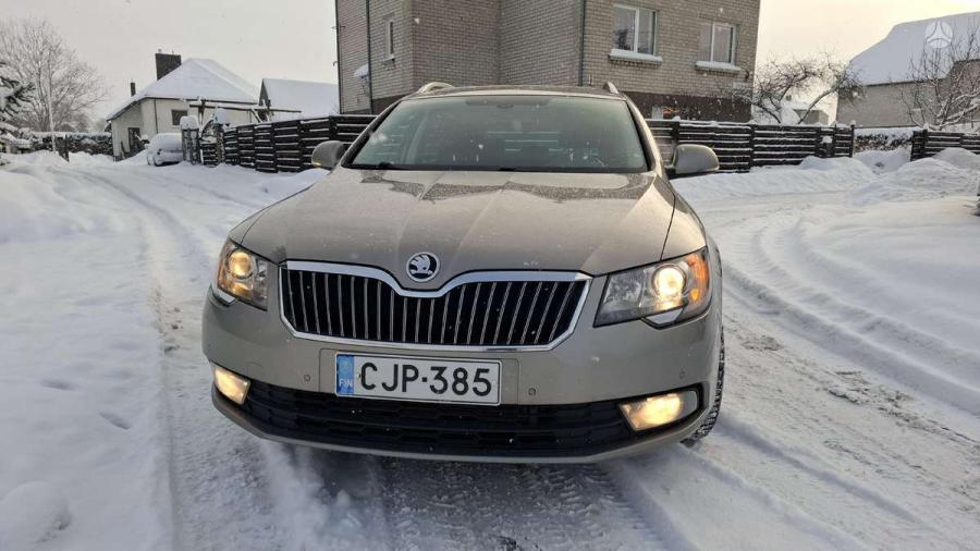 Pelēks Skoda SuperB 2014 Telšiai, ar dzinēja tilpumu 2.00 L un nobraukumu 378 tūkst. km par 5200 €, foto 3 vietnē AUTOMOTO.COM.LV