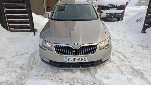 Grey Skoda SuperB 2014 in Telschi, with an engine capacity of 2.00 L and mileage of 378 thousand km for 5200 €, photo 9 on AUTOMOTO.COM.LV