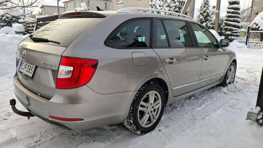 Pelēks Skoda SuperB 2014 Telšiai, ar dzinēja tilpumu 2.00 L un nobraukumu 378 tūkst. km par 5200 €, foto 11 vietnē AUTOMOTO.COM.LV