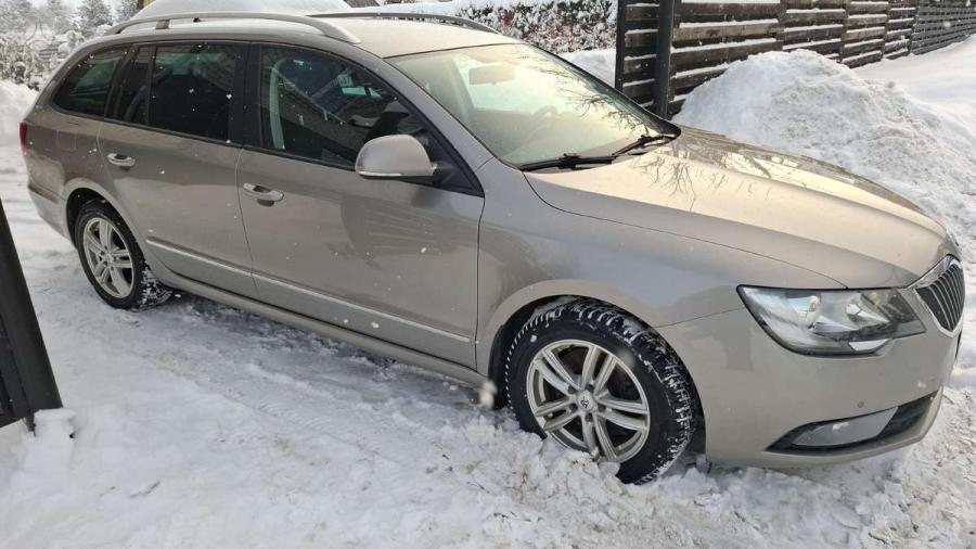 Pelēks Skoda SuperB 2014 Telšiai, ar dzinēja tilpumu 2.00 L un nobraukumu 378 tūkst. km par 5200 €, foto 12 vietnē AUTOMOTO.COM.LV