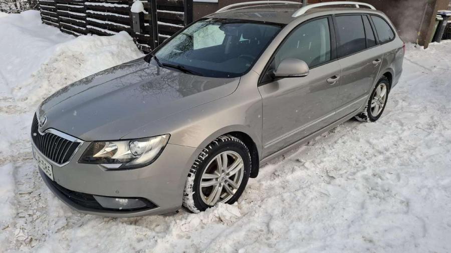 Pelēks Skoda SuperB 2014 Telšiai, ar dzinēja tilpumu 2.00 L un nobraukumu 378 tūkst. km par 5200 €, foto 16 vietnē AUTOMOTO.COM.LV