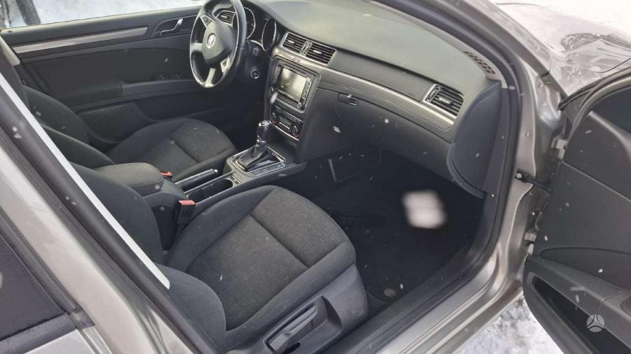 Pelēks Skoda SuperB 2014 Telšiai, ar dzinēja tilpumu 2.00 L un nobraukumu 378 tūkst. km par 5200 €, foto 21 vietnē AUTOMOTO.COM.LV