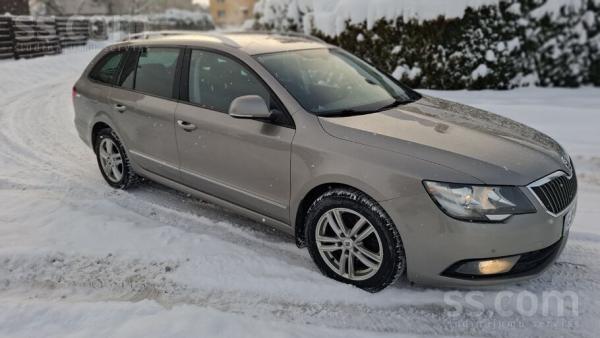 Pelēks Skoda SuperB 2014 Telšiai, ar dzinēja tilpumu 2.00 L un nobraukumu 378 tūkst. km par 5200 €, foto 3 vietnē AUTOMOTO.COM.LV