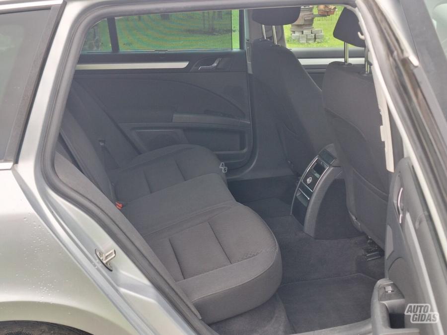 Grey Skoda SuperB 2014 in Mazeikiai, with an engine capacity of 2.00 L and mileage of 296 thousand km for 7550 €, photo 18 on AUTOMOTO.COM.LV