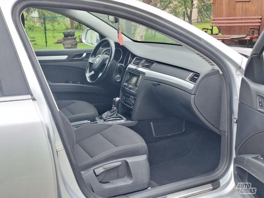 Grey Skoda SuperB 2014 in Mazeikiai, with an engine capacity of 2.00 L and mileage of 296 thousand km for 7550 €, photo 19 on AUTOMOTO.COM.LV