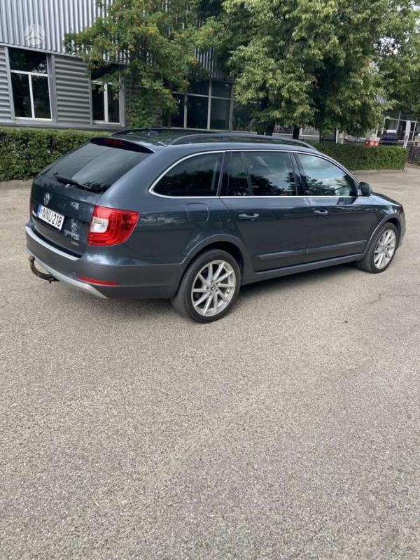 Grey Skoda SuperB 2014 in Panevezys, with an engine capacity of 1.97 L and mileage of 223 thousand km for 9200 €, photo 5 on AUTOMOTO.COM.LV