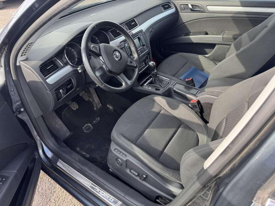Pelēks Skoda SuperB 2014 Kauņa, ar dzinēja tilpumu 1.60 L un nobraukumu 275 tūkst. km par 5000 €, foto 7 vietnē AUTOMOTO.COM.LV