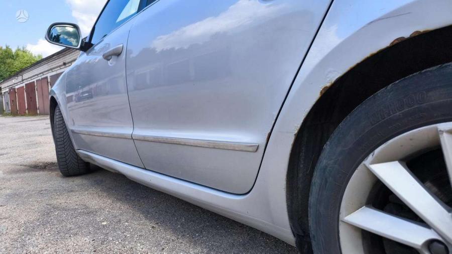 Grey Skoda SuperB 2015 in Vilnius, with an engine capacity of 1.60 L and mileage of 407 thousand km for 3300 €, photo 10 on AUTOMOTO.COM.LV