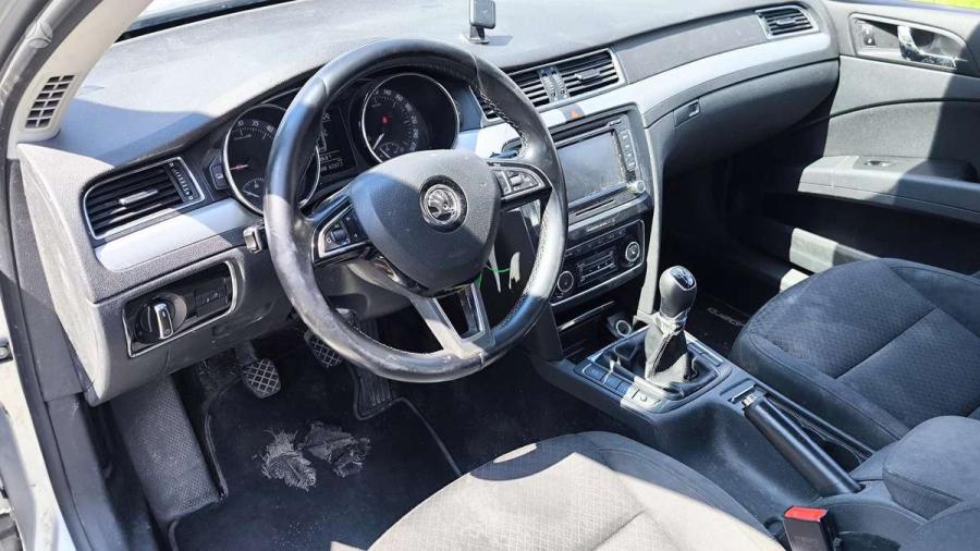 Grey Skoda SuperB 2015 in Vilnius, with an engine capacity of 1.60 L and mileage of 407 thousand km for 3300 €, photo 13 on AUTOMOTO.COM.LV