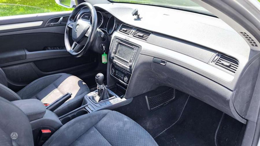 Grey Skoda SuperB 2015 in Vilnius, with an engine capacity of 1.60 L and mileage of 407 thousand km for 3300 €, photo 20 on AUTOMOTO.COM.LV