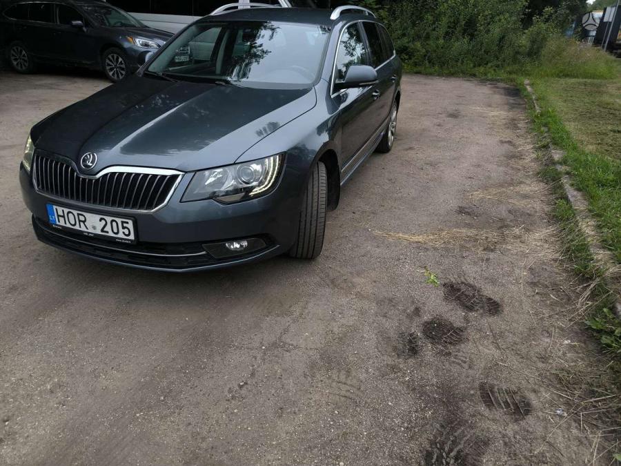 Pelēks Skoda SuperB 2015 Viļņa, ar dzinēja tilpumu 1.97 L un nobraukumu 479 tūkst. km par 4500 €, foto 1 vietnē AUTOMOTO.COM.LV