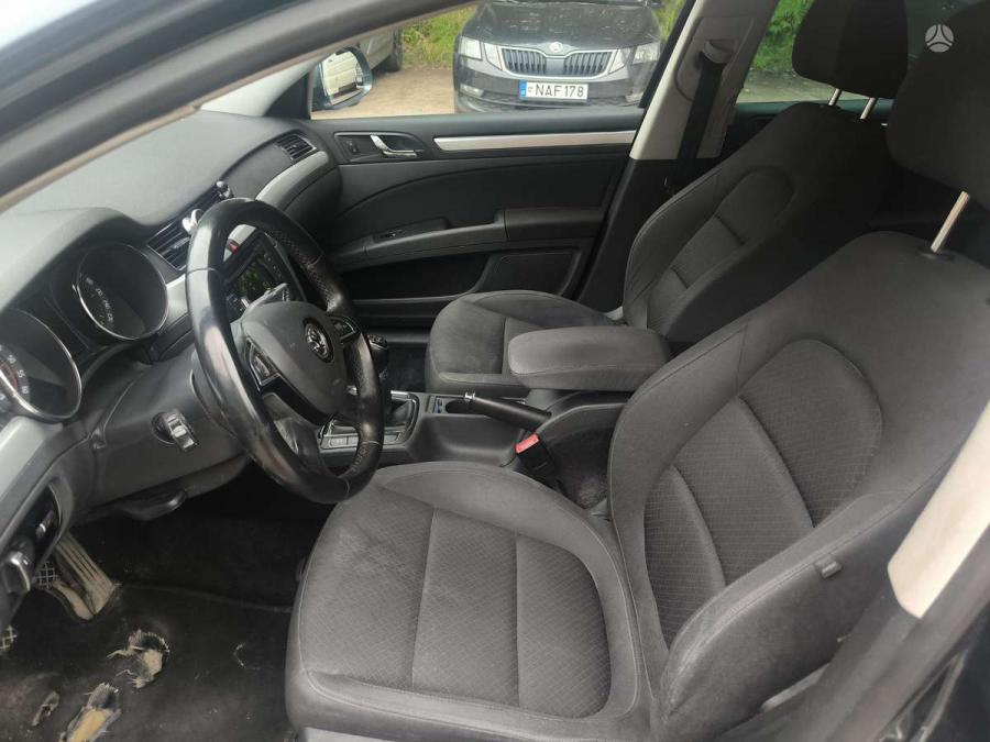 Pelēks Skoda SuperB 2015 Viļņa, ar dzinēja tilpumu 1.97 L un nobraukumu 479 tūkst. km par 4500 €, foto 11 vietnē AUTOMOTO.COM.LV