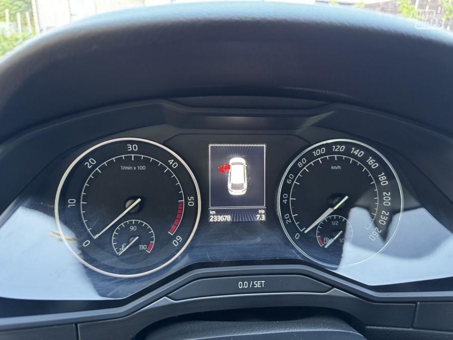 Grey Skoda SuperB 2015 in Marijampole, with an engine capacity of 1.60 L and mileage of 234 thousand km for 10500 €, photo 10 on AUTOMOTO.COM.LV