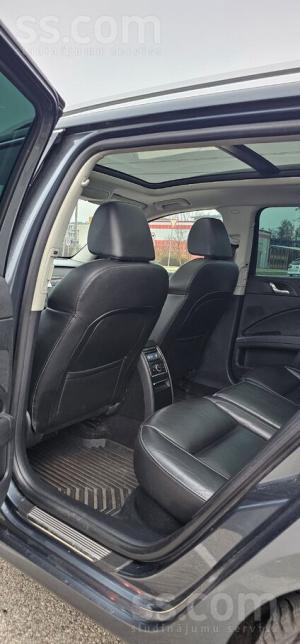 Grey Skoda SuperB 2015 in Riga, with an engine capacity of 1.60 L and mileage of 500 thousand km for 3000 €, photo 4 on AUTOMOTO.COM.LV