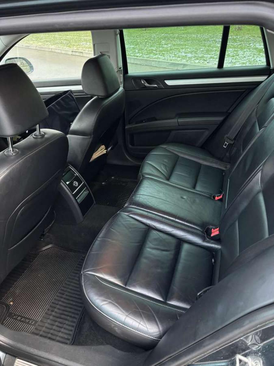 Grey Skoda SuperB 2015 in Ukmerge, with an engine capacity of 1.97 L and mileage of 361 thousand km for 5900 €, photo 11 on AUTOMOTO.COM.LV