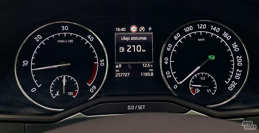 Grey Skoda SuperB 2016 in Radviliskis, with an engine capacity of 2.00 L and mileage of 257 thousand km for 10900 €, photo 24 on AUTOMOTO.COM.LV