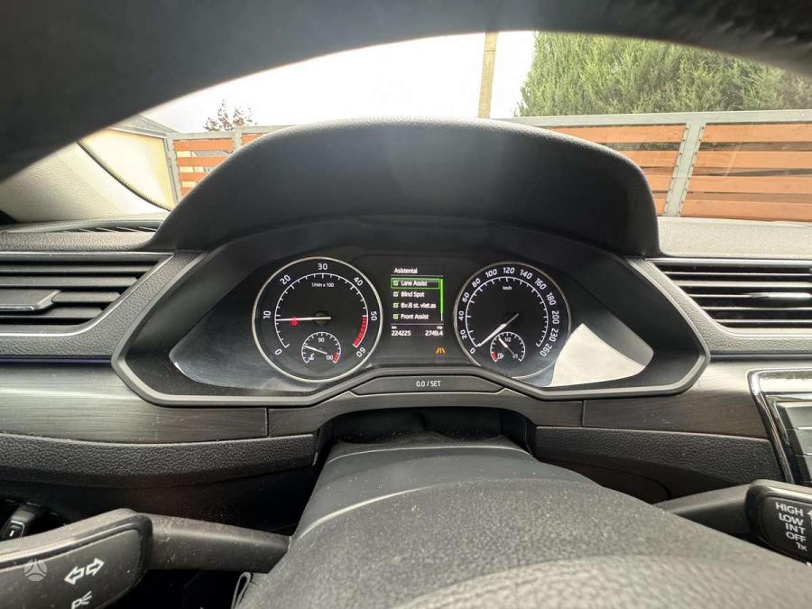 Grey Skoda SuperB 2016 in Kaunas, with an engine capacity of 2.00 L and mileage of 224 thousand km for 12600 €, photo 9 on AUTOMOTO.COM.LV