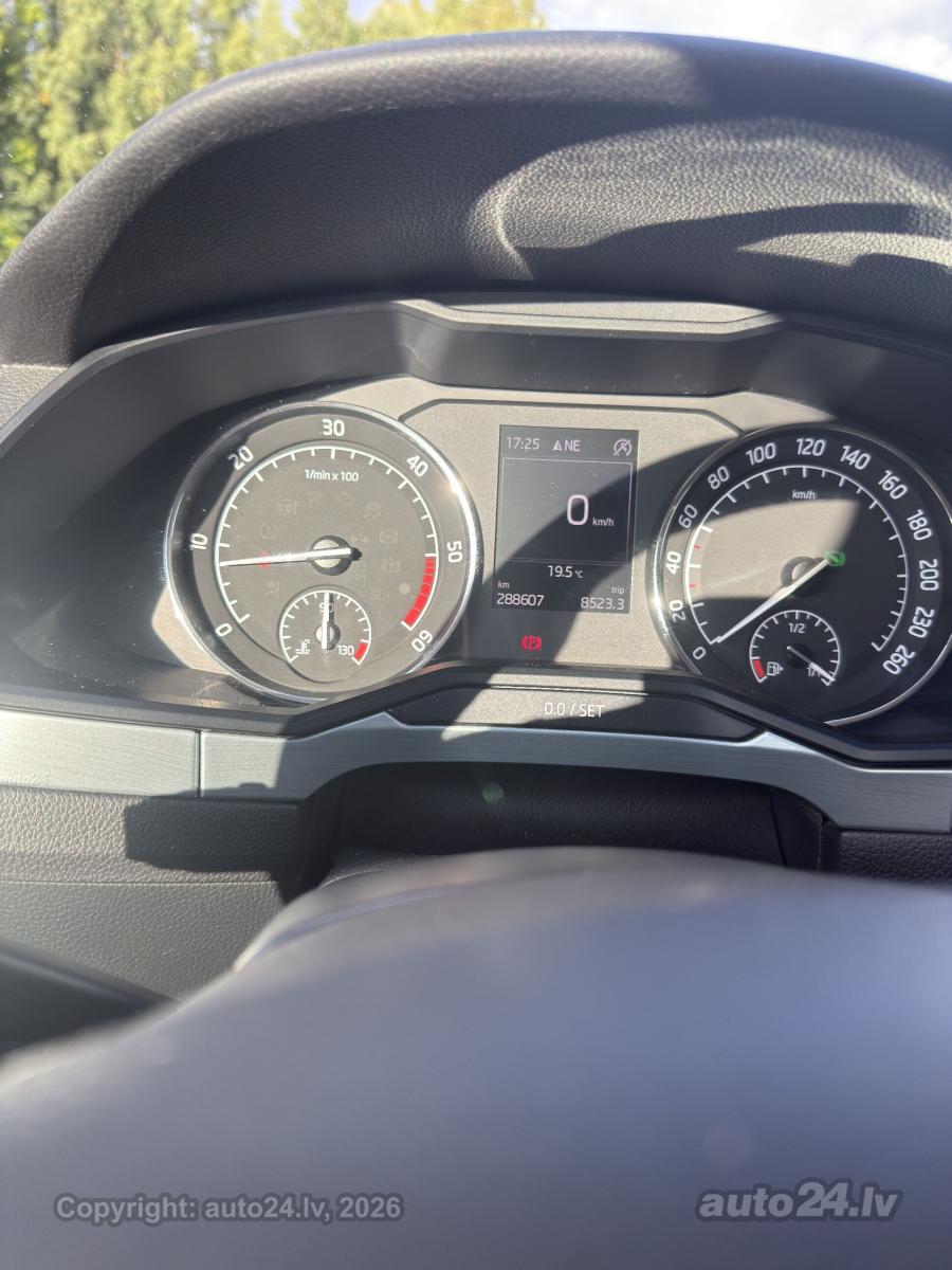 Pelēks Skoda SuperB 2016 Tallina, ar dzinēja tilpumu 2.00 L un nobraukumu 289 tūkst. km par 10000 €, foto 10 vietnē AUTOMOTO.COM.LV