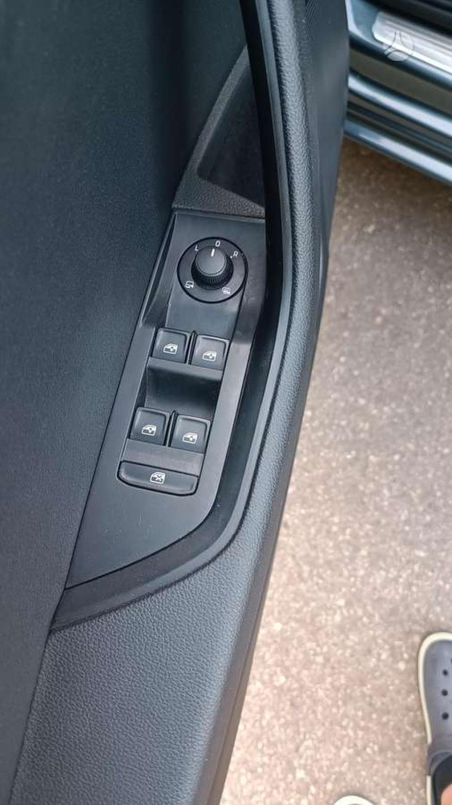 Grey Skoda SuperB 2017 in Marijampole, with an engine capacity of 1.60 L and mileage of 211 thousand km for 8800 €, photo 12 on AUTOMOTO.COM.LV