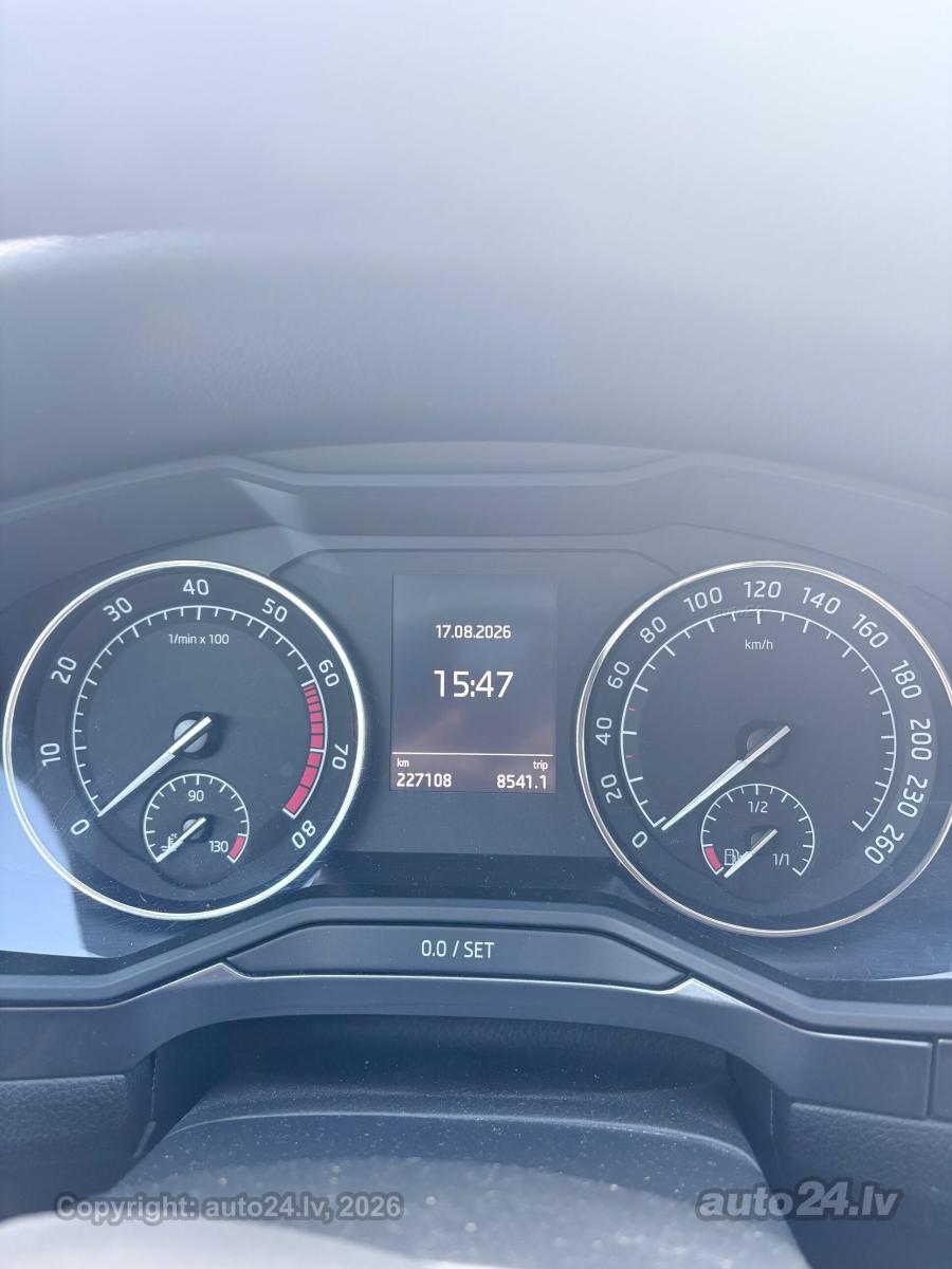 Pelēks Skoda SuperB 2017 Rakvere, ar dzinēja tilpumu 1.40 L un nobraukumu 227 tūkst. km par 9500 €, foto 9 vietnē AUTOMOTO.COM.LV