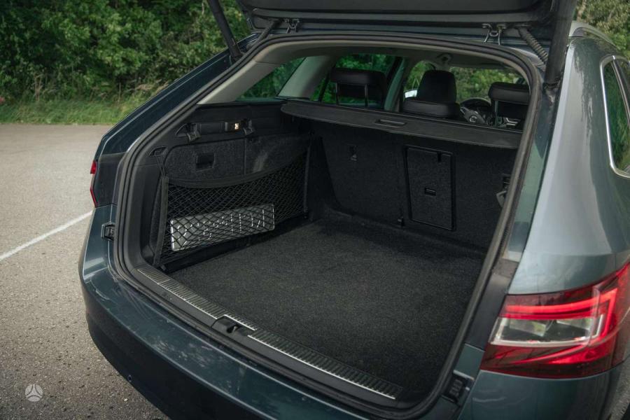 Pelēks Skoda SuperB 2017 Kauņa, ar dzinēja tilpumu 1.80 L un nobraukumu 223 tūkst. km par 10800 €, foto 7 vietnē AUTOMOTO.COM.LV