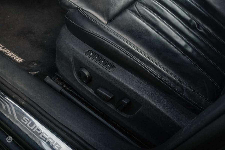Pelēks Skoda SuperB 2017 Kauņa, ar dzinēja tilpumu 1.80 L un nobraukumu 223 tūkst. km par 10800 €, foto 16 vietnē AUTOMOTO.COM.LV