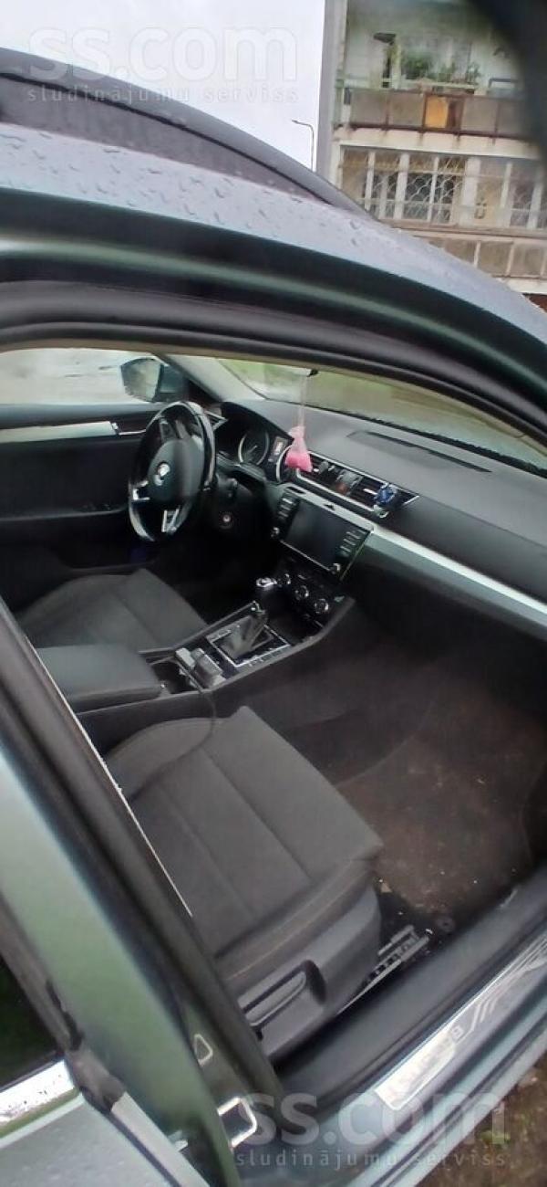 Skoda SuperB 2017 Rīga vietnē Pelēks Skoda SuperB 2017 Rīga, ar dzinēja tilpumu 2.00 L un nobraukumu 350 tūkst. km par 12500 €, foto 7 vietnē AUTOMOTO.COM.LV