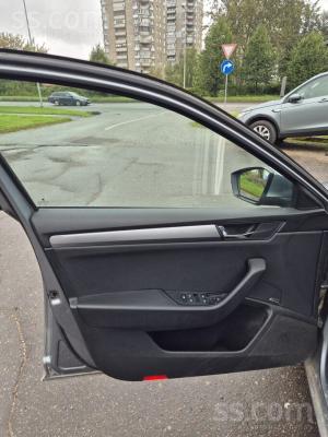 Pelēks Skoda SuperB 2017 Rīga, ar dzinēja tilpumu 2.00 L un nobraukumu 193 tūkst. km par 9990 €, foto 16 vietnē AUTOMOTO.COM.LV