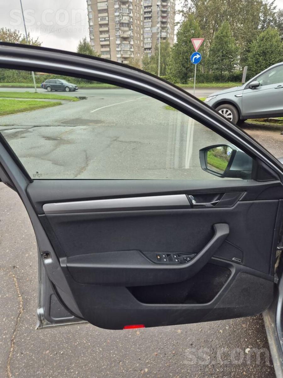 Pelēks Skoda SuperB 2017 Rīga, ar dzinēja tilpumu 2.00 L un nobraukumu 193 tūkst. km par 9990 €, foto 16 vietnē AUTOMOTO.COM.LV