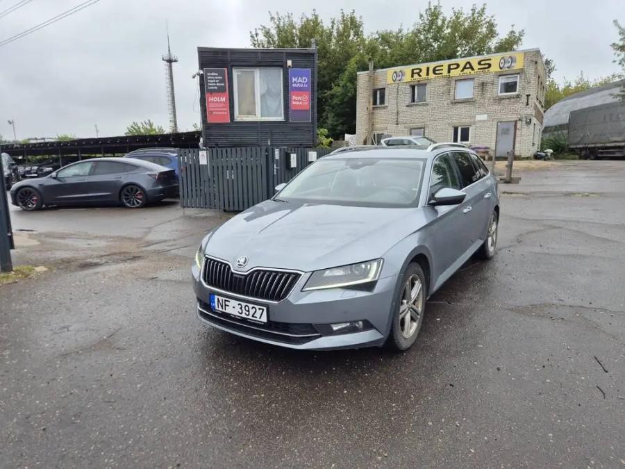Pelēks Skoda SuperB 2017 Rīga, ar dzinēja tilpumu 2.00 L un nobraukumu 193 tūkst. km par 9990 €, foto 1 vietnē AUTOMOTO.COM.LV
