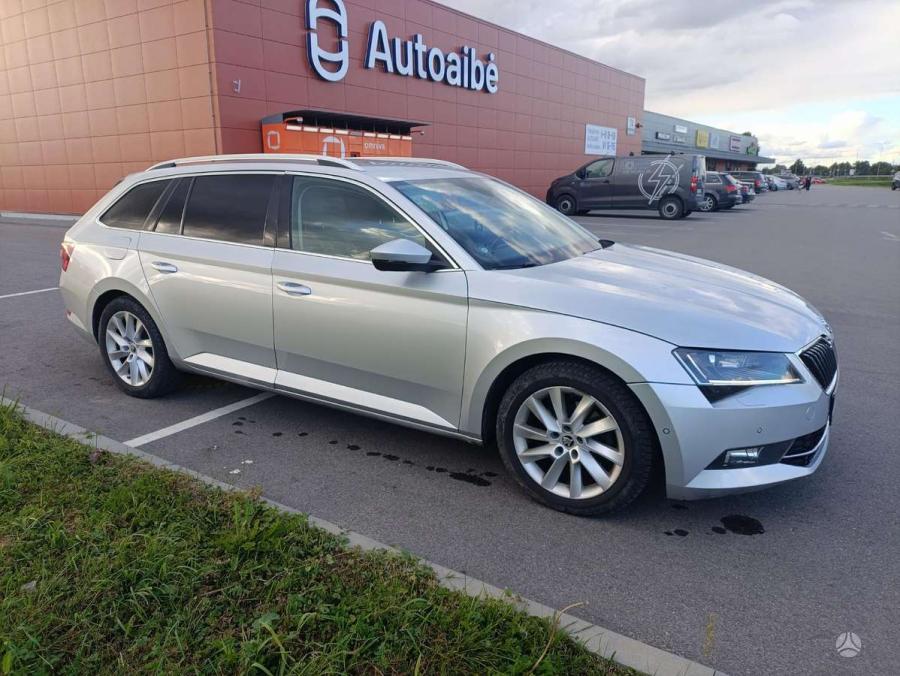Grey Skoda SuperB 2018 in Gargzdai, with an engine capacity of 1.97 L and mileage of 401 thousand km for 12000 €, photo 4 on AUTOMOTO.COM.LV