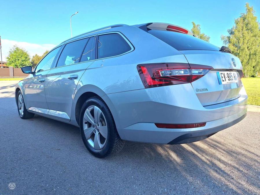 Grey Skoda SuperB 2018 in Klaipeda, with an engine capacity of 1.60 L and mileage of 249 thousand km for 9690 €, photo 5 on AUTOMOTO.COM.LV