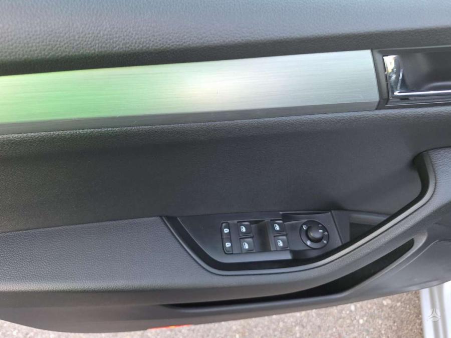 Grey Skoda SuperB 2018 in Klaipeda, with an engine capacity of 1.60 L and mileage of 249 thousand km for 9690 €, photo 21 on AUTOMOTO.COM.LV