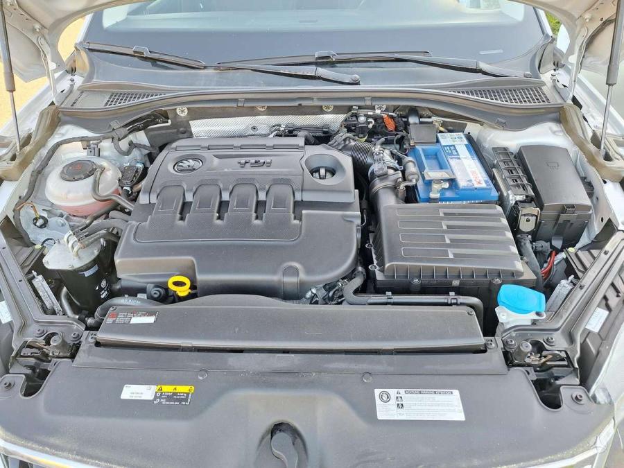 Grey Skoda SuperB 2018 in Klaipeda, with an engine capacity of 1.60 L and mileage of 249 thousand km for 9690 €, photo 24 on AUTOMOTO.COM.LV