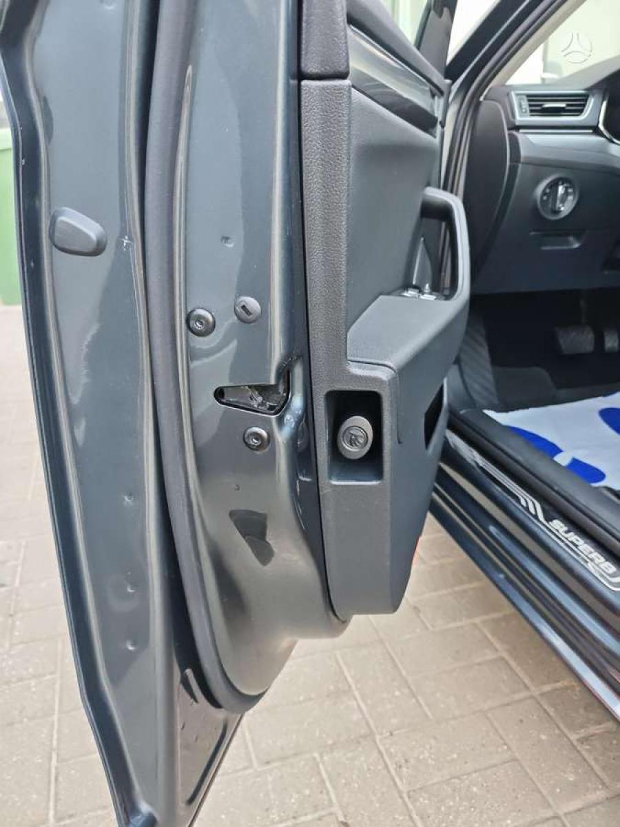 Grey Skoda SuperB 2018 in Kaunas, with an engine capacity of 1.50 L and mileage of 143 thousand km for 17000 €, photo 16 on AUTOMOTO.COM.LV